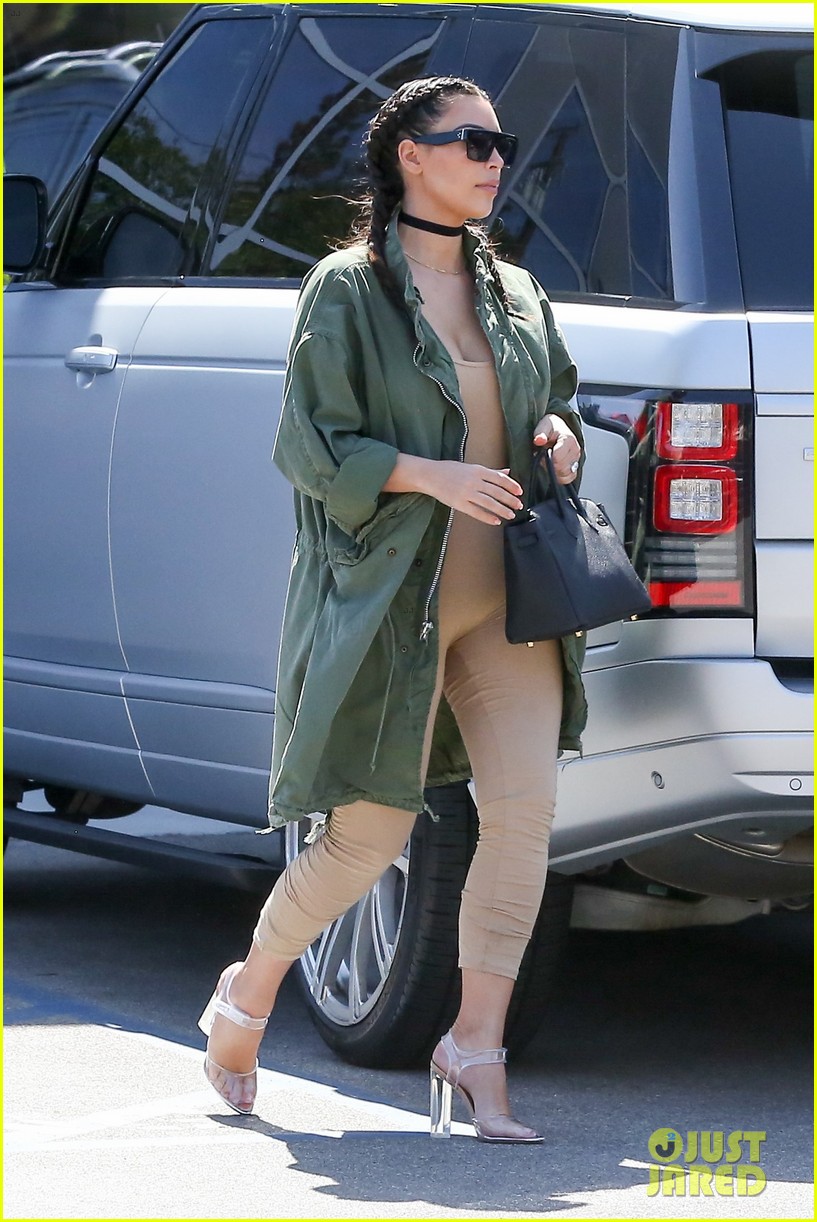 Kim Kardashian Uses Snapchat's Makeup Filter with North West: Photo ...