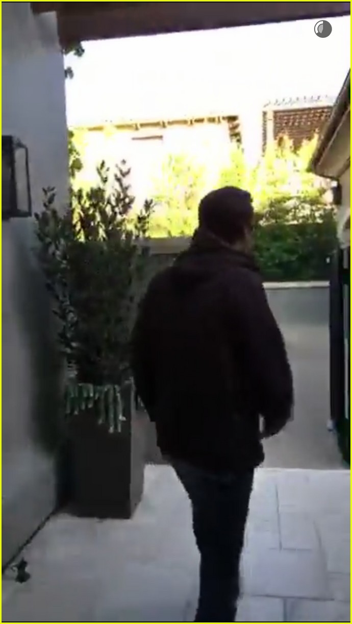 Kourtney Kardashian Catches Scott Disick in Bed with Kendall Jenner ...