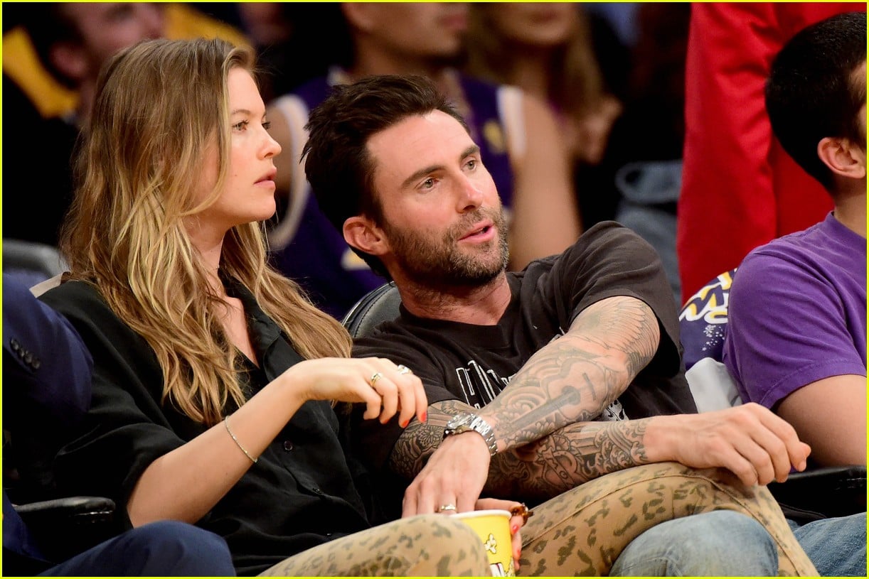 Adam Levine & Behati Prinsloo Send Off Kobe Bryant at Last Game: Photo ...