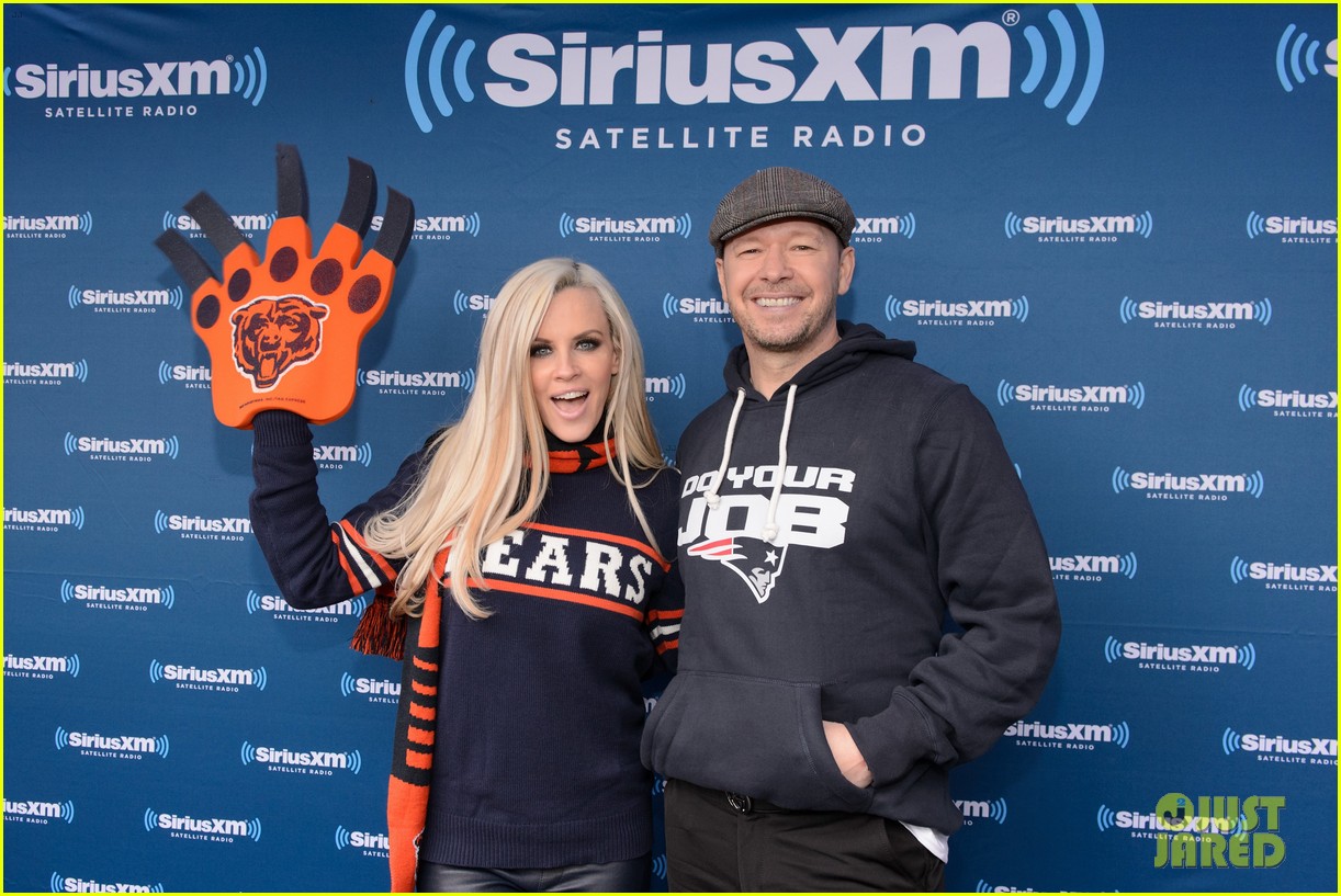 Jenny McCarthy & Donnie Wahlberg Say Their Football Rivalries Test ...