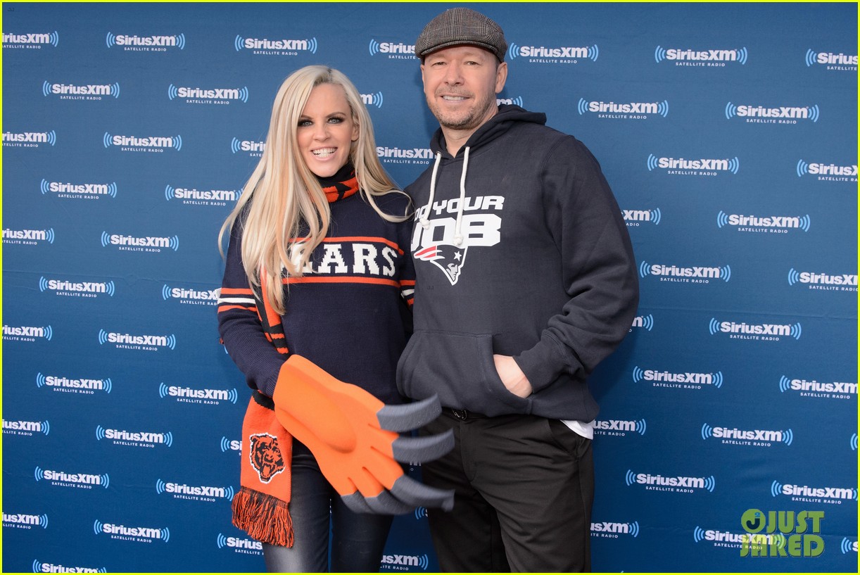 Jenny McCarthy & Donnie Wahlberg Say Their Football Rivalries Test ...
