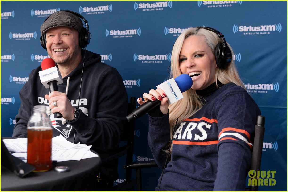 Jenny McCarthy & Donnie Wahlberg Say Their Football Rivalries Test ...