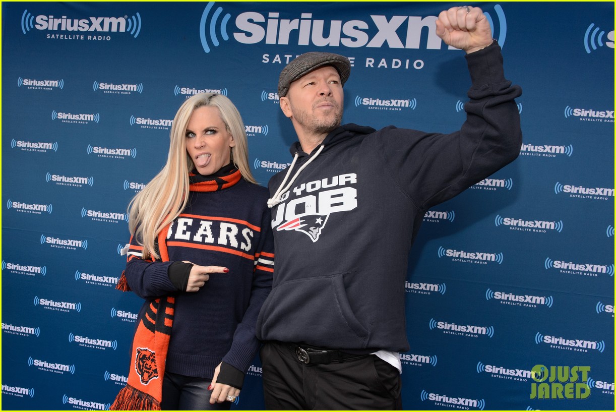 Jenny McCarthy & Donnie Wahlberg Say Their Football Rivalries Test ...