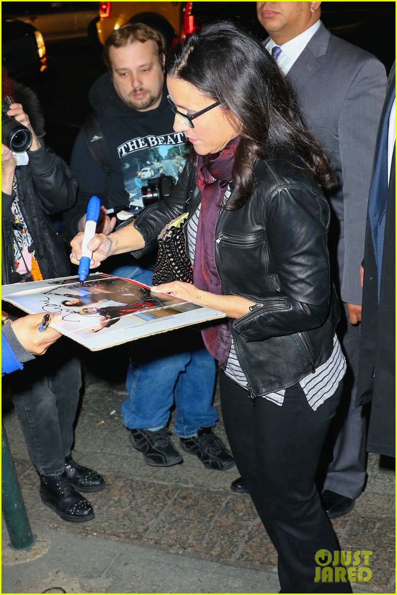 Nick Jonas Is a Sexy Landscaper in 'SNL' Skit: Photo 3633645 | Julia ...