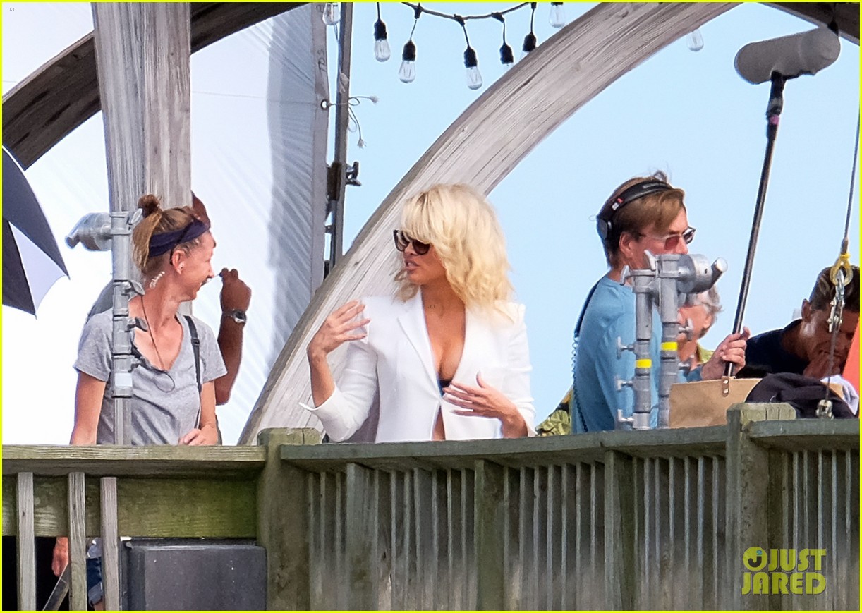 Pamela Anderson Arrives on the Set of 'Baywatch': Photo 3640268 ...
