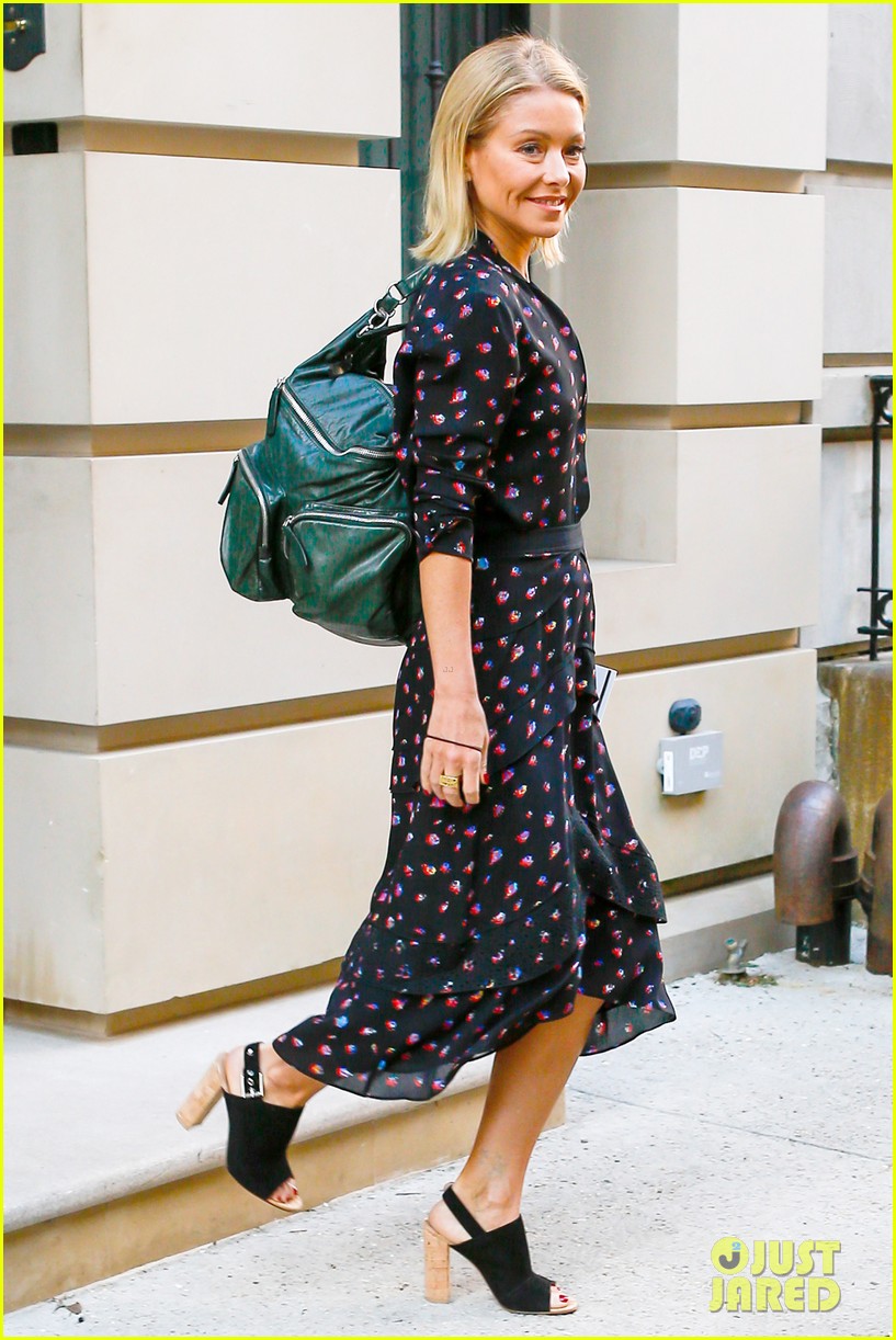 Kelly Ripa Emerges for First Time Since Michael Strahan's 'Live' Exit ...