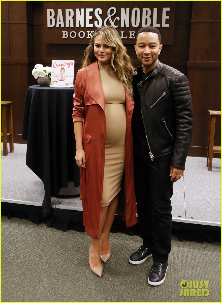 Chrissy Teigen & John Legend Welcome Baby Girl Luna Simone: Photo ...