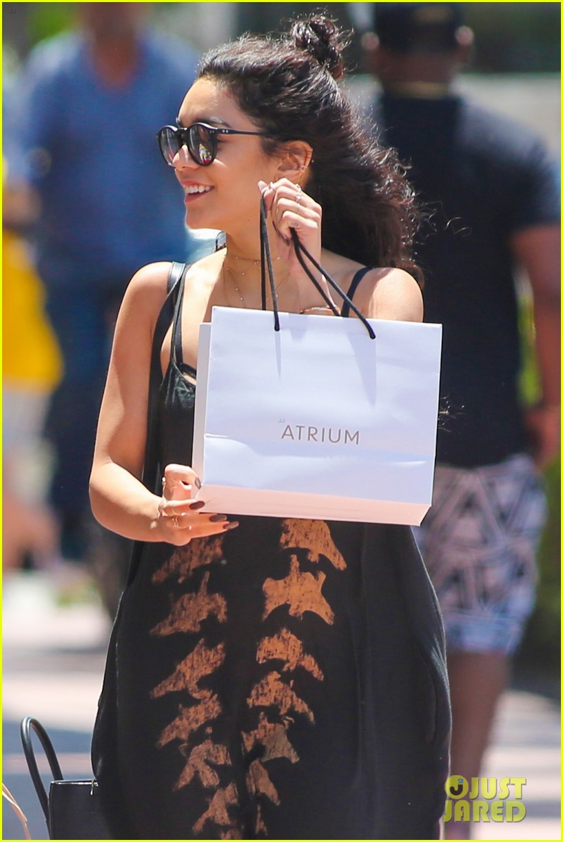 Vanessa Hudgens & Selena Gomez Try Out Snapchat Face Swap: Photo ...