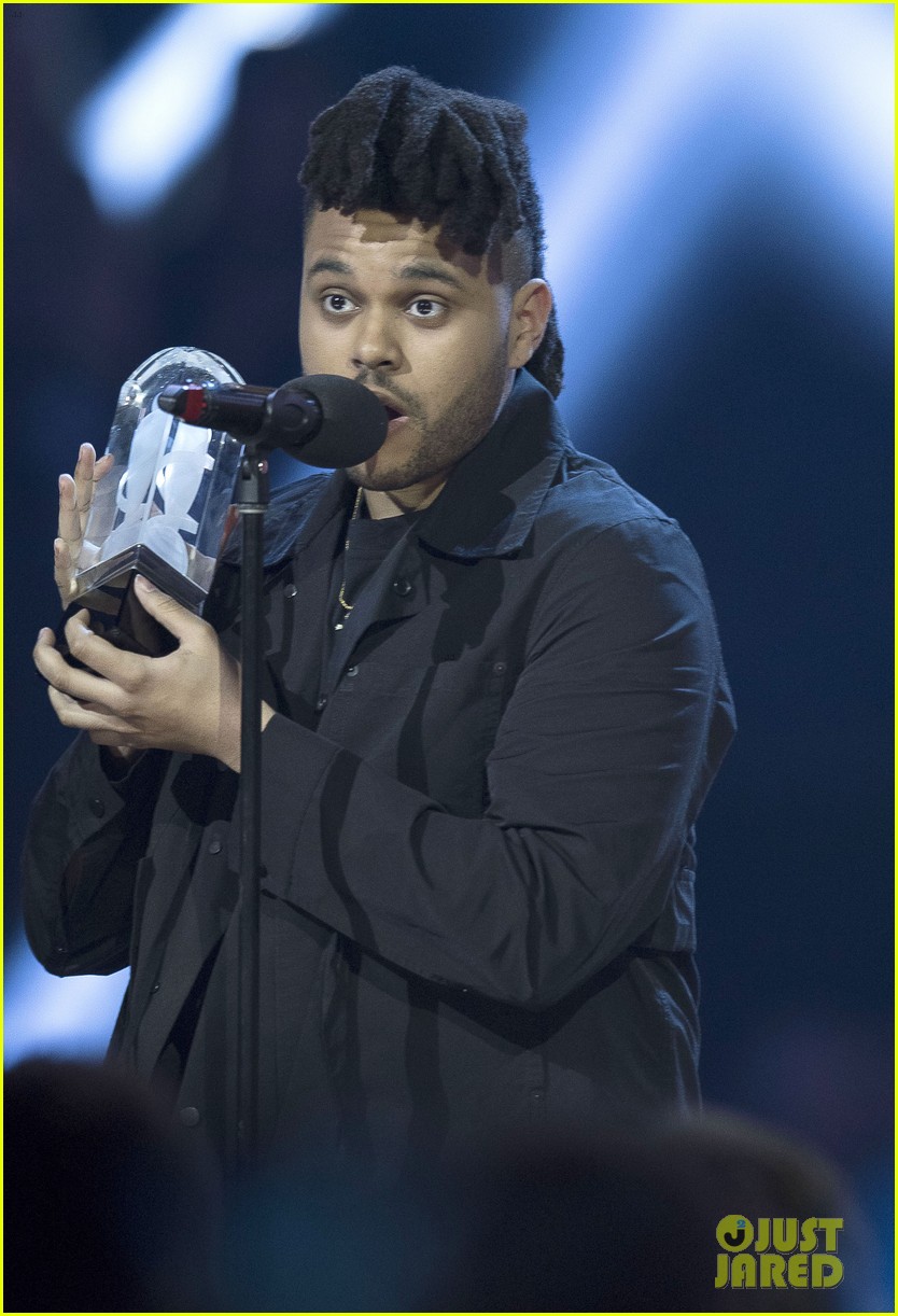 The Weeknd Wins Artist Of The Year at Juno Awards 2016, Performs Medley ...