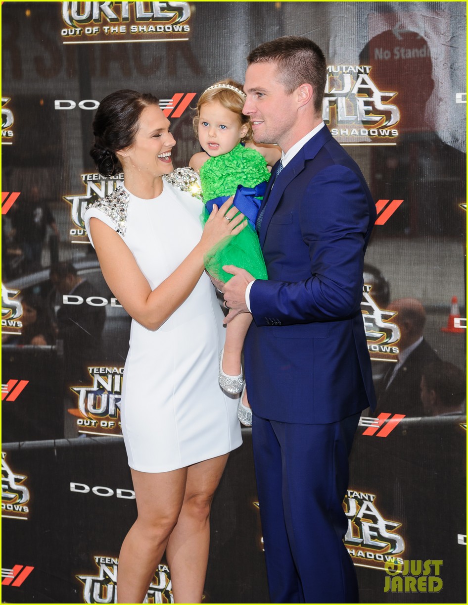 Photo: stephen amell family tmnt premiere 16 | Photo 3664094 | Just Jared