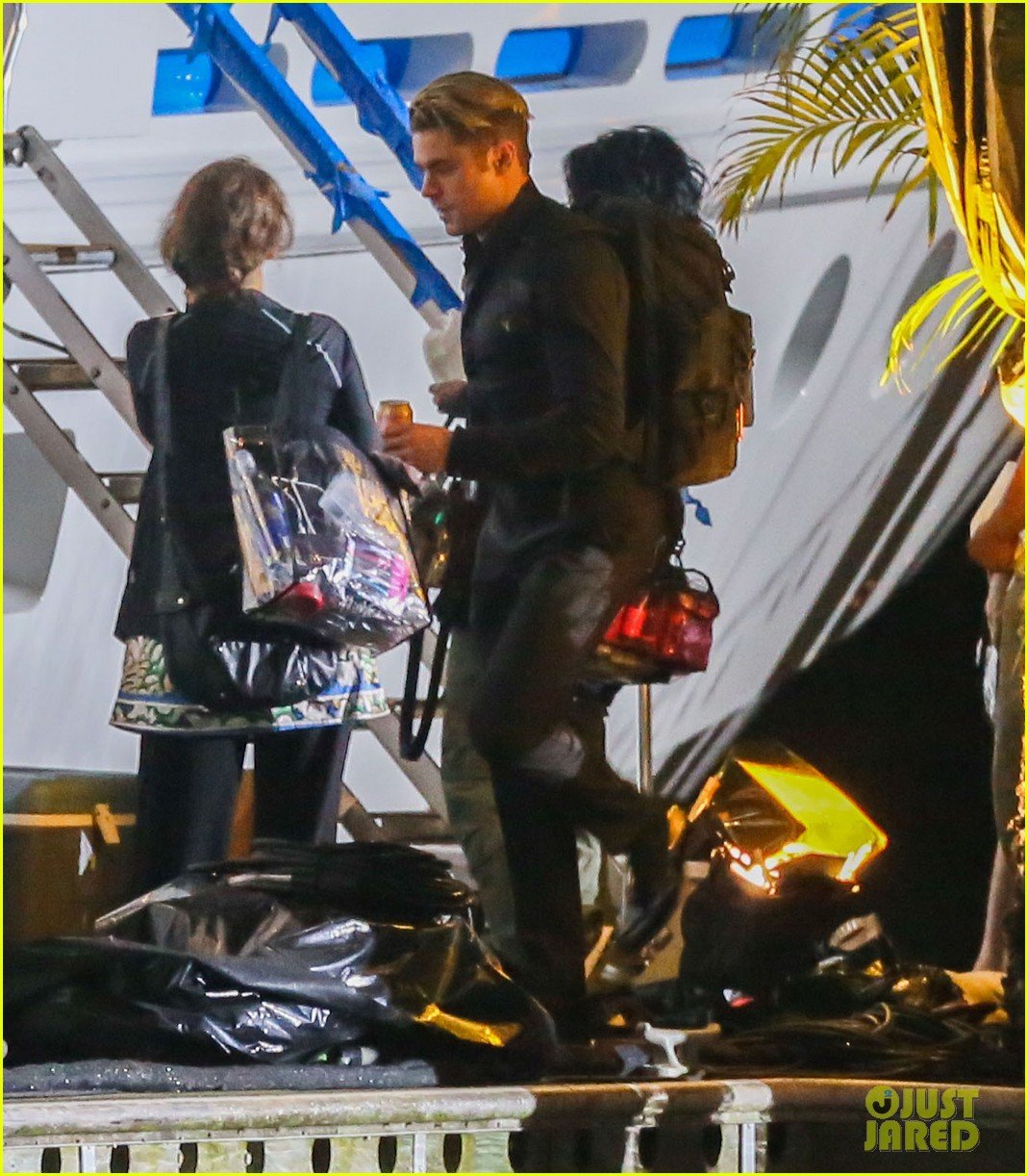 Zac Efron & 'Baywatch' Cast Film Night Scenes on Boat: Photo 3648519 ...