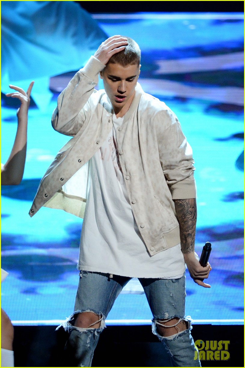 Justin Bieber's Billboard Music Awards 2016 Performance Video - Watch ...