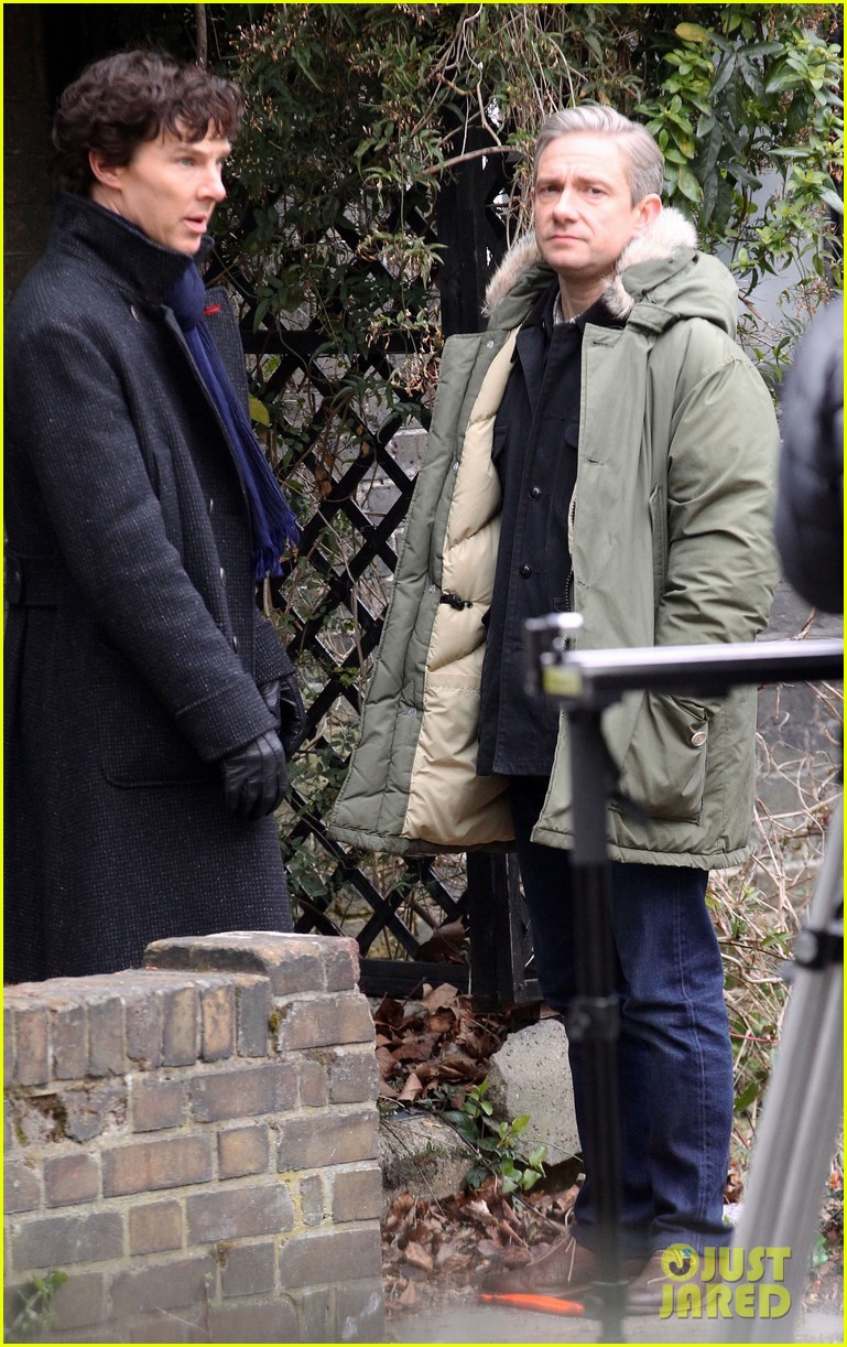 Benedict Cumberbatch Makes a Friend on 'Sherlock' Set: Photo 3649165 ...