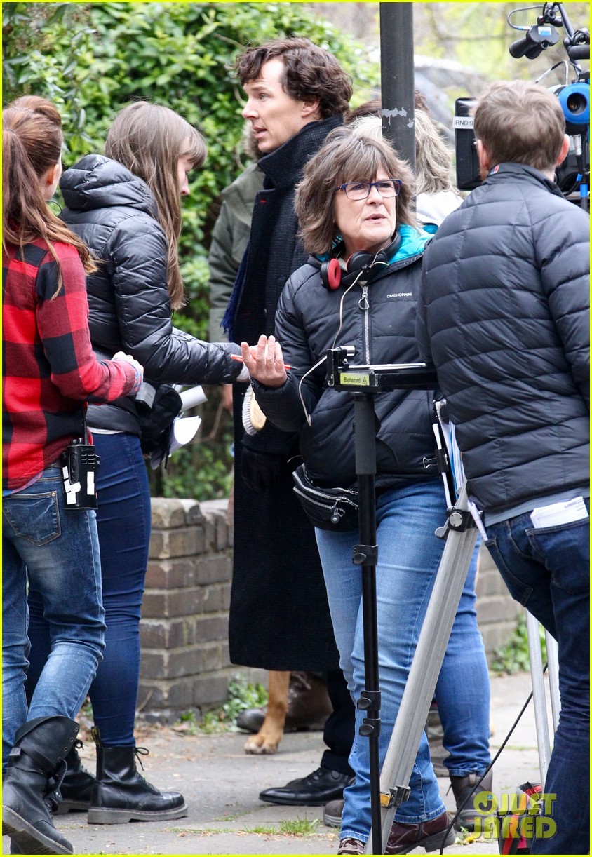 Benedict Cumberbatch Makes a Friend on 'Sherlock' Set: Photo 3649167 ...