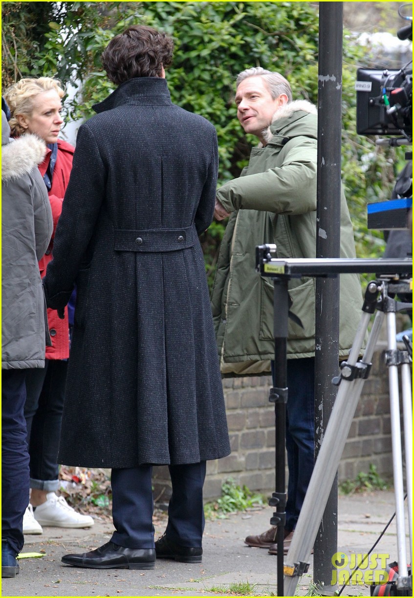 Benedict Cumberbatch Makes a Friend on 'Sherlock' Set: Photo 3649168 ...