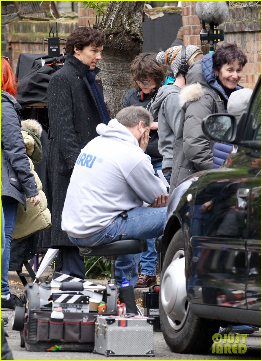 Benedict Cumberbatch Makes a Friend on 'Sherlock' Set: Photo 3649172 ...
