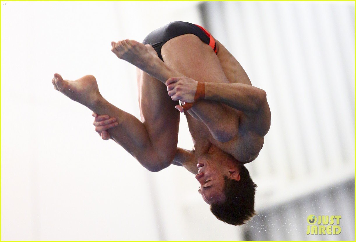 Olympic Diver Tom Daley Explains Why His Speedos Are So Tight - Watch ...