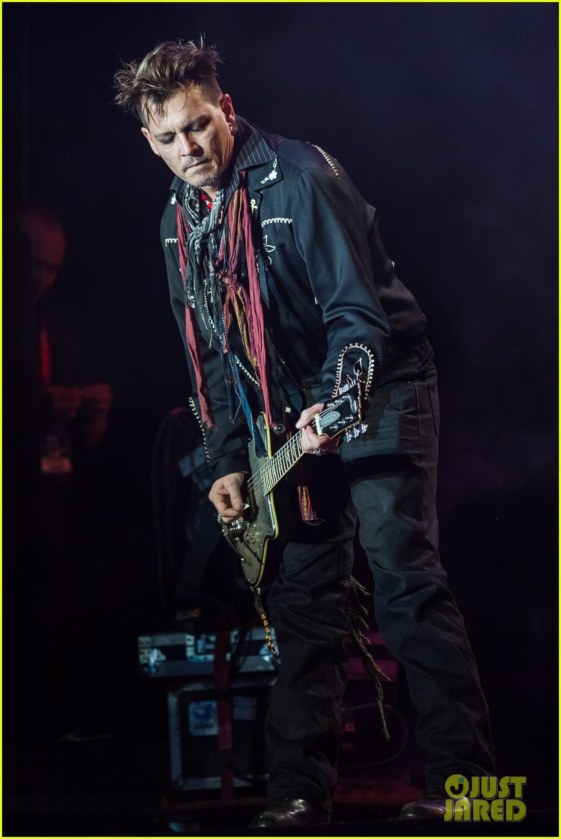 Johnny Depp's First Wife Reportedly Says She's On His Side: Photo ...