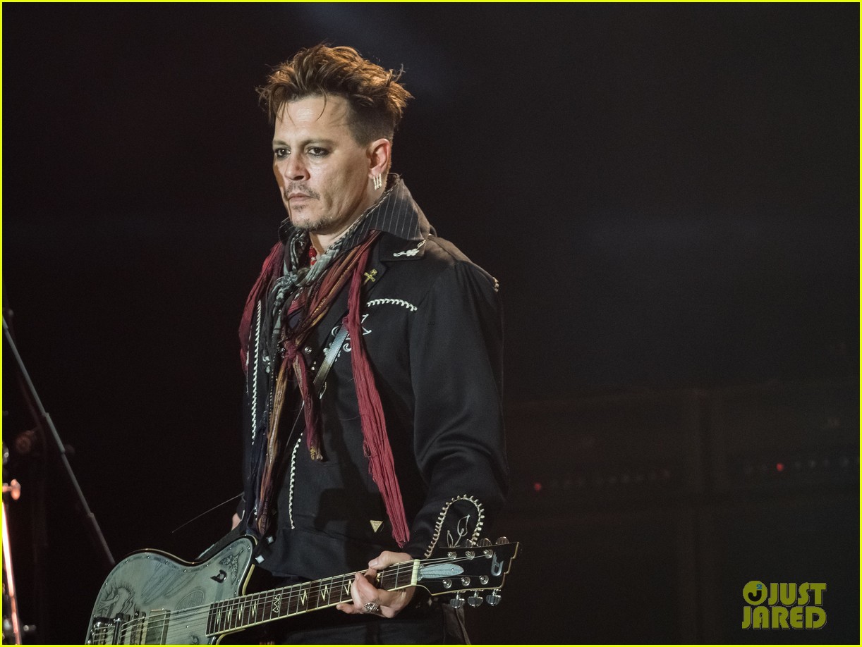 Johnny Depp's First Wife Reportedly Says She's On His Side: Photo ...