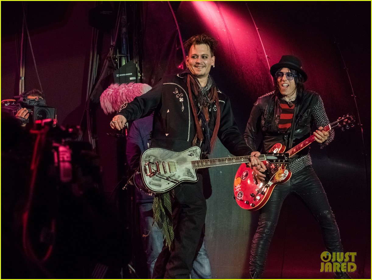 Johnny Depp's First Wife Reportedly Says She's On His Side: Photo ...