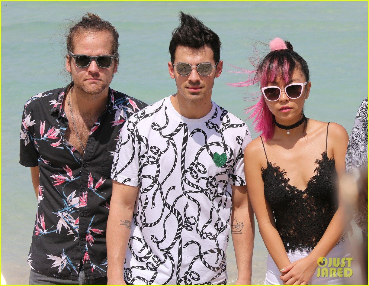 DNCE Hits Miami For Volleyball Tournament at iHeart Pool Party: Photo ...