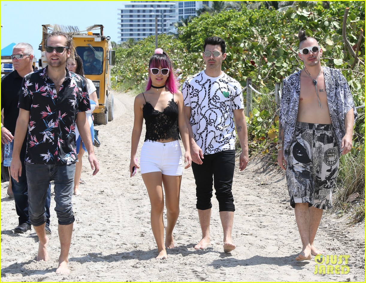 DNCE Hits Miami For Volleyball Tournament at iHeart Pool Party: Photo ...