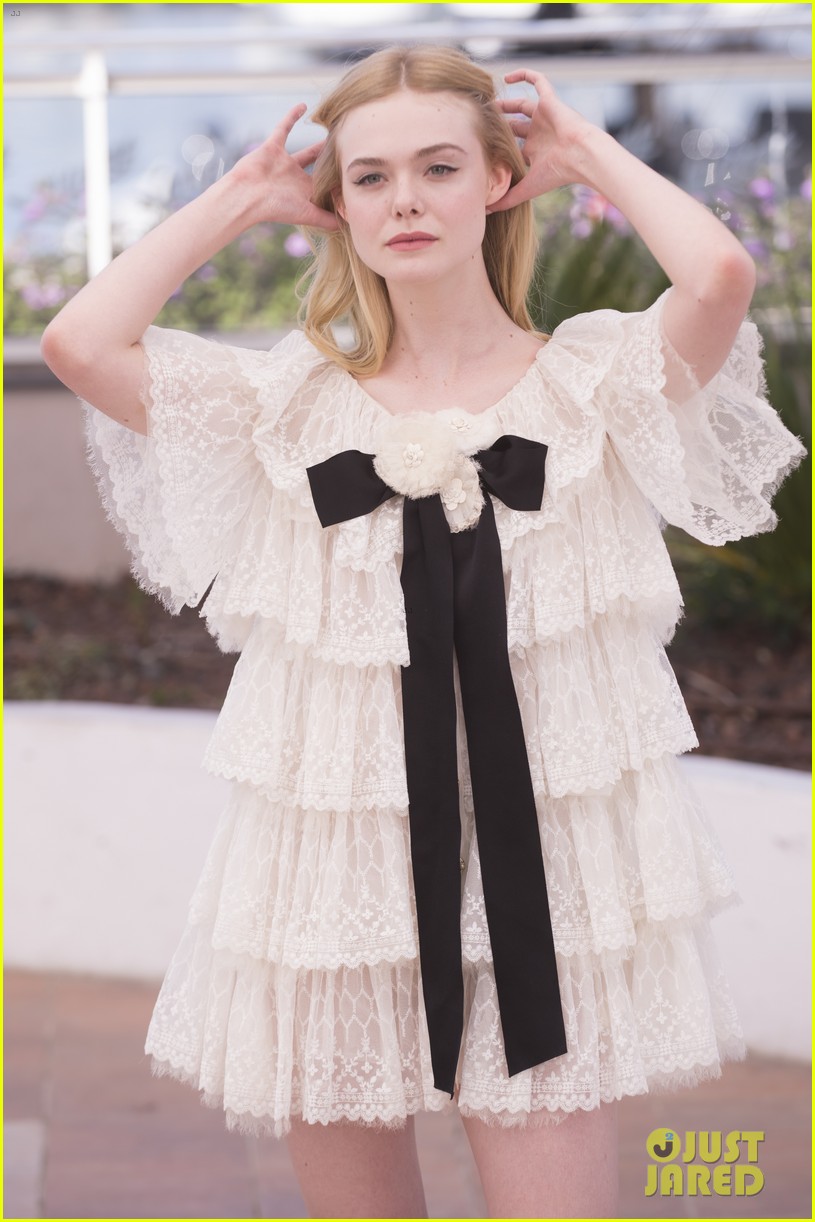Elle Fanning & Bella Heathcote Wow in White at 'Neon Demon' Photo Call ...