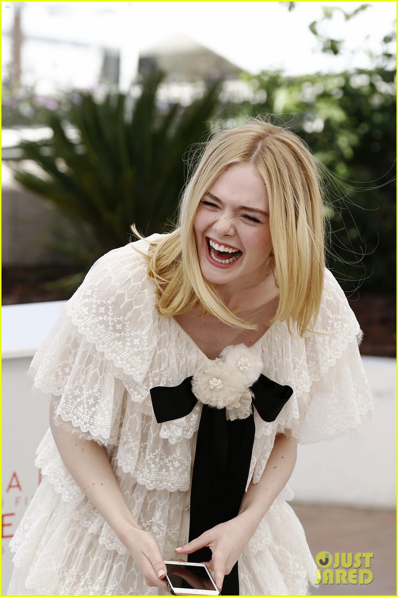 Elle Fanning & Bella Heathcote Wow in White at 'Neon Demon' Photo Call ...