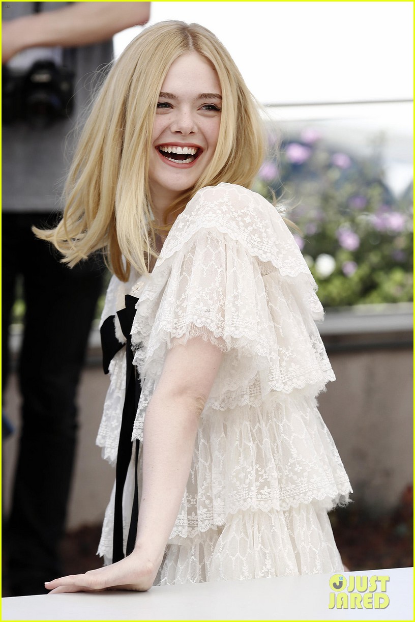 Elle Fanning & Bella Heathcote Wow in White at 'Neon Demon' Photo Call ...