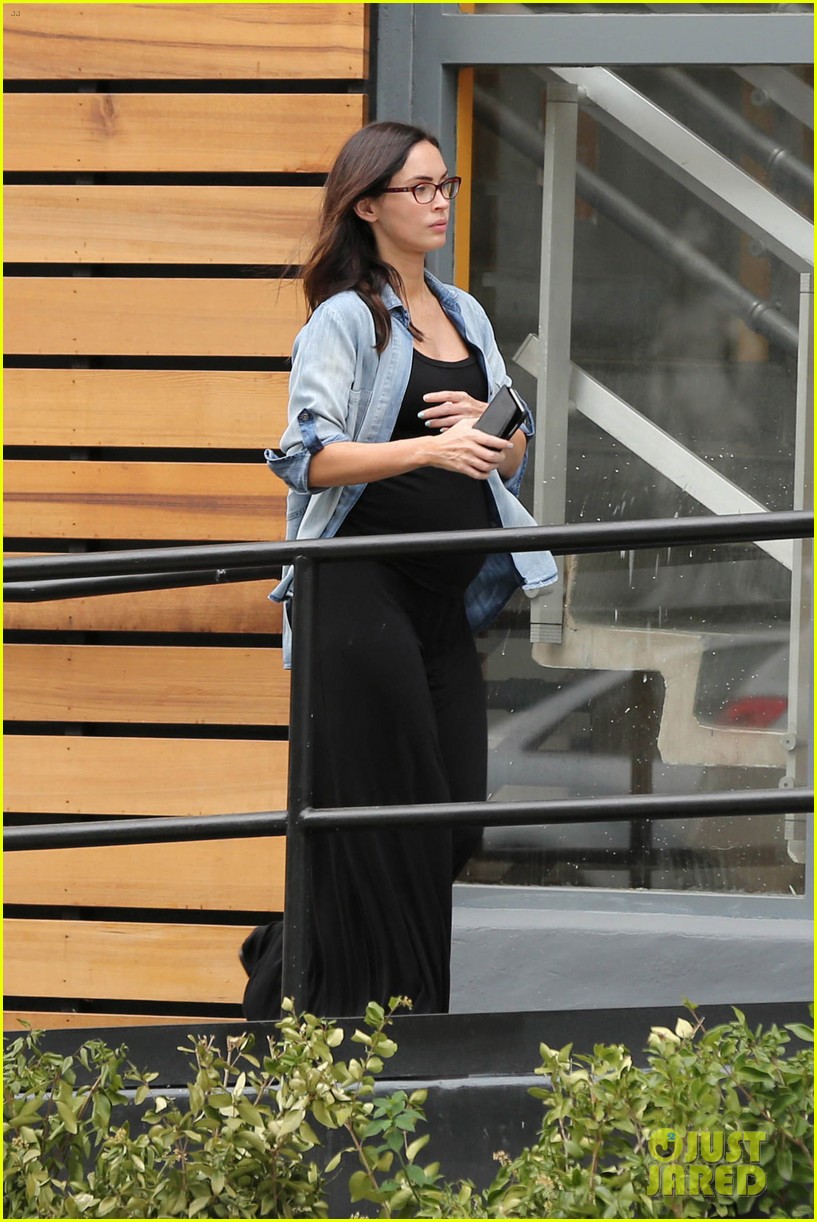 Pregnant Megan Fox Puts Her Baby Bump on Display: Photo 3657269 | Brian ...