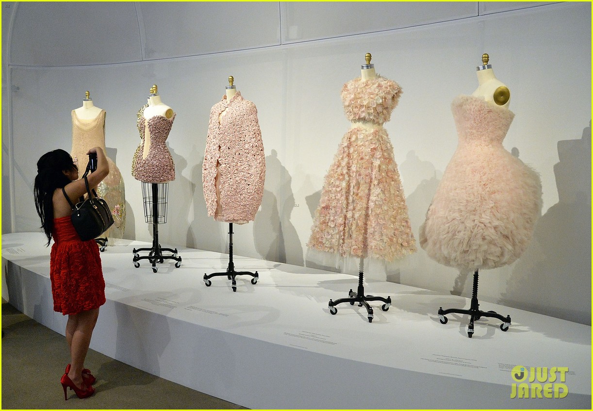 Met Gala 2016 - Look Inside at the Costume Exhibit!: Photo 3645848 ...