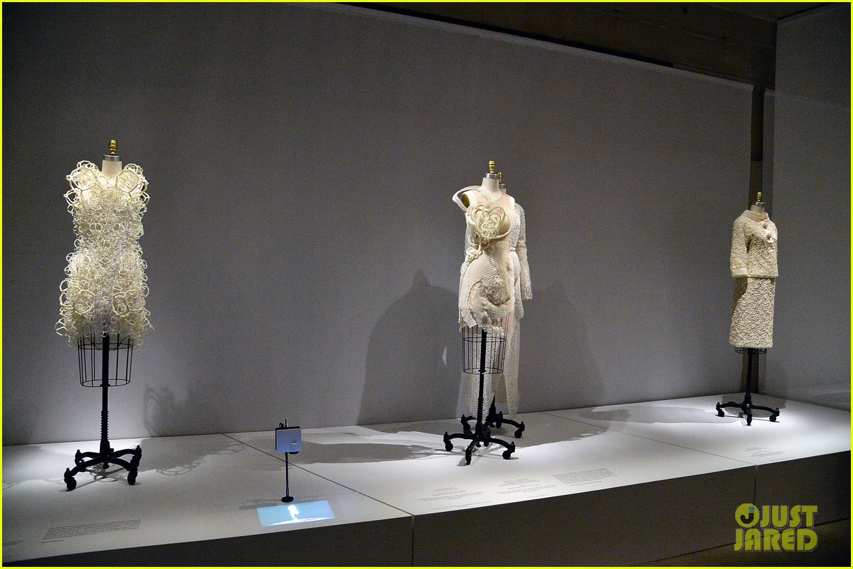 Met Gala 2016 - Look Inside at the Costume Exhibit!: Photo 3645880 ...