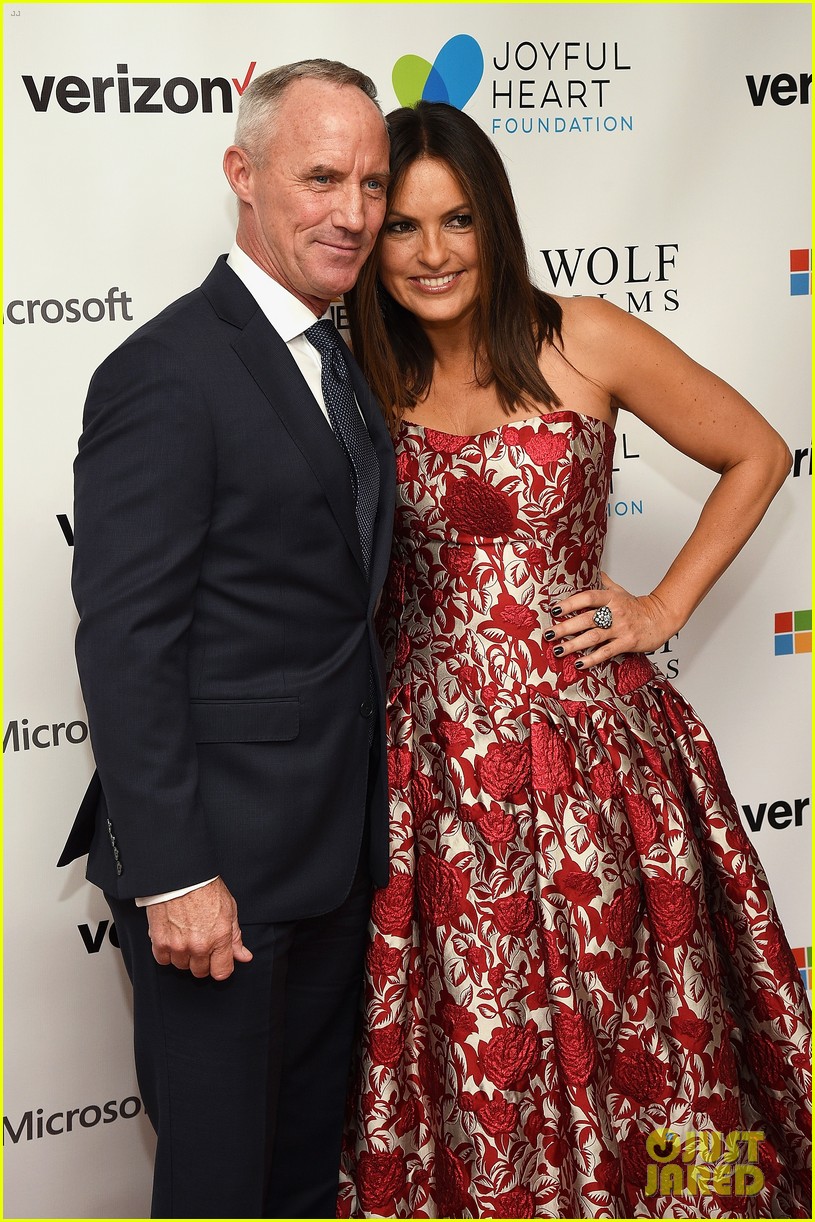 Mariska Hargitay Makes It A Family Affair At Joyful Revolution Gala ...