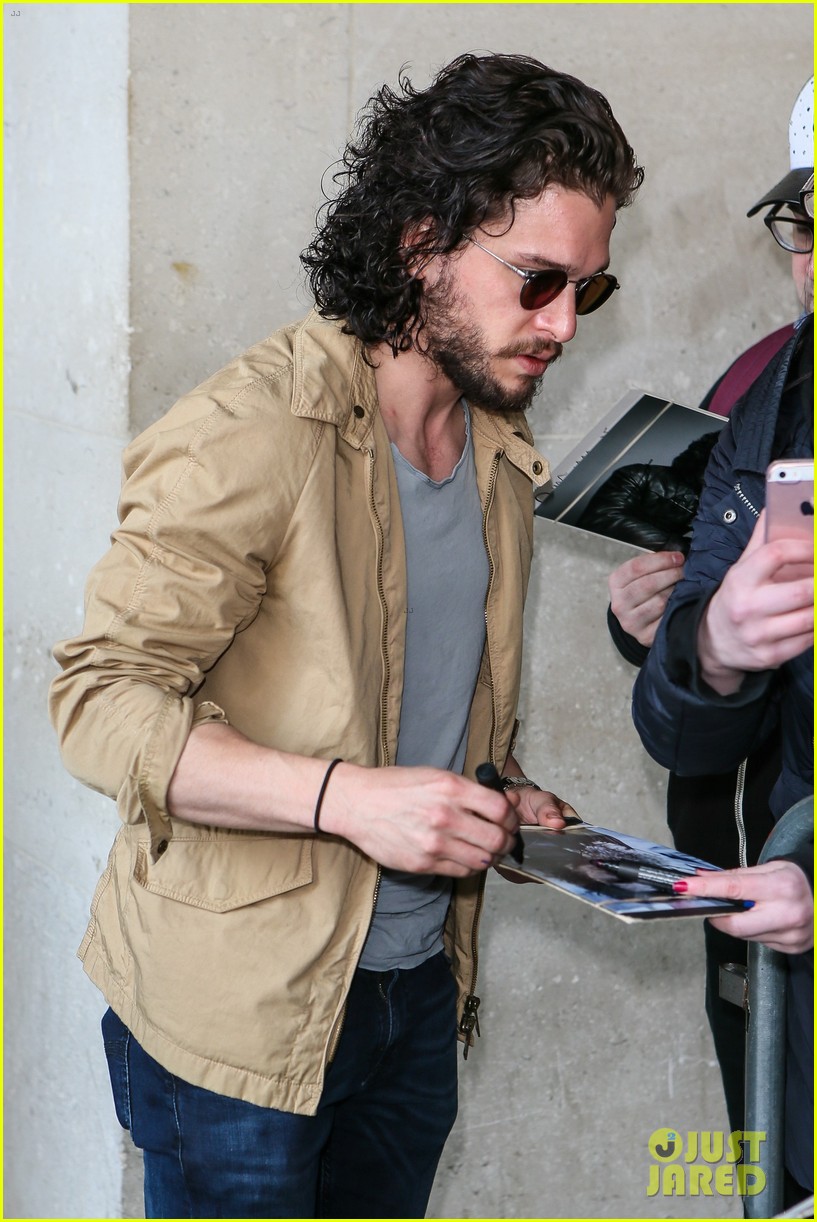 Kit Harington Gets A Phone Call From 'Game of Thrones' Co-Star During ...
