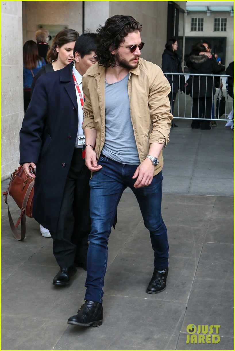 Kit Harington Gets A Phone Call From 'Game of Thrones' Co-Star During ...