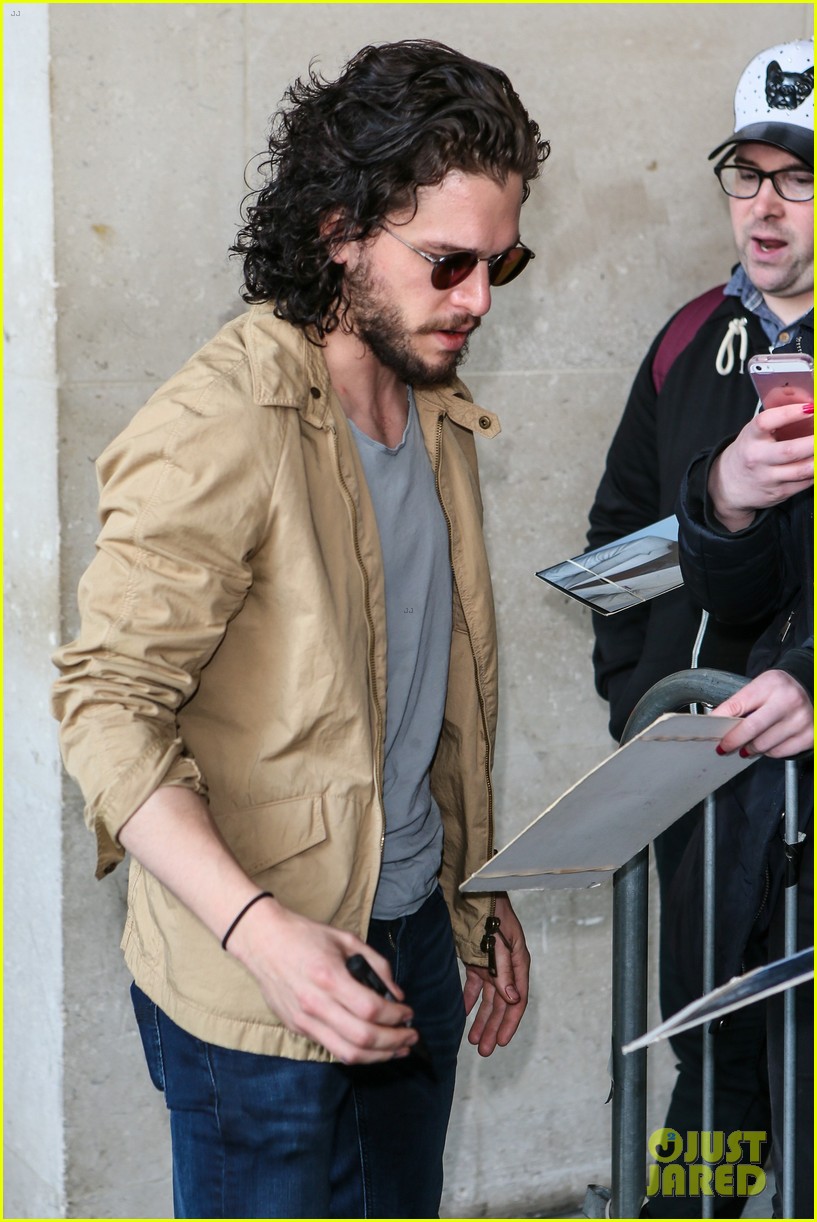 Kit Harington Gets A Phone Call From 'Game of Thrones' Co-Star During ...