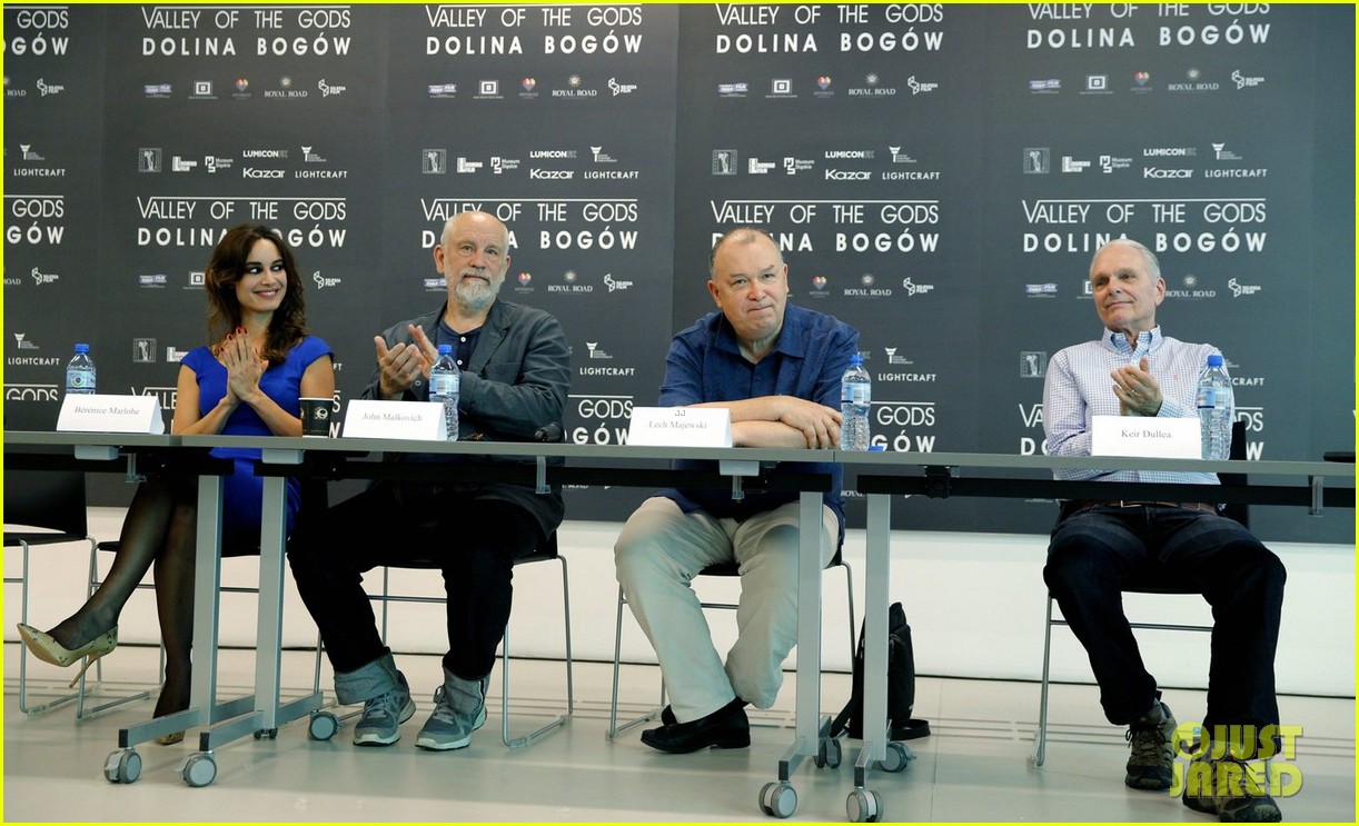 Josh Hartnett Hits Poland For 'Valley Of The Gods' Press!: Photo ...