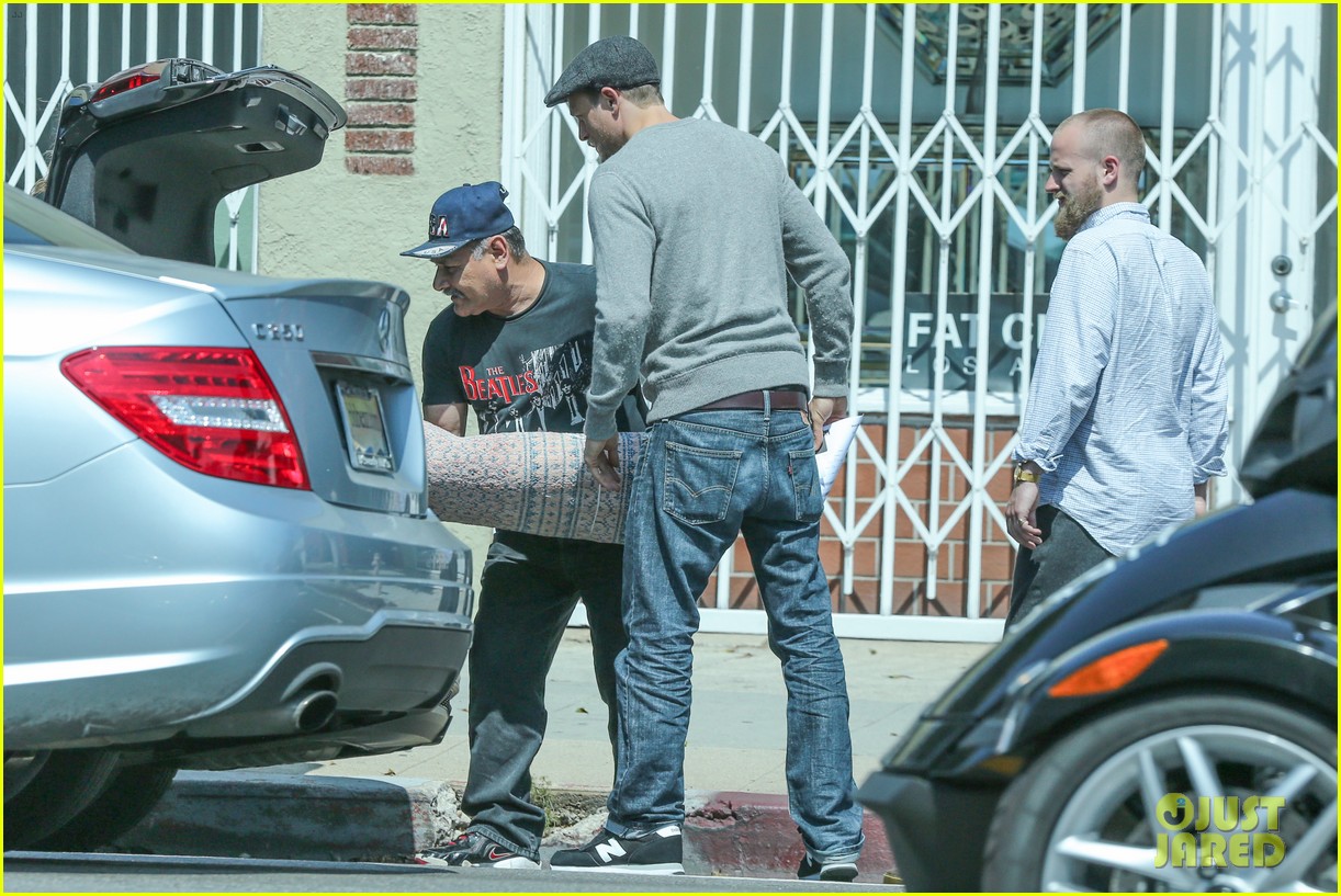 Charlie Hunnam Does Shopping & Breakfast with Girlfriend Morgana ...