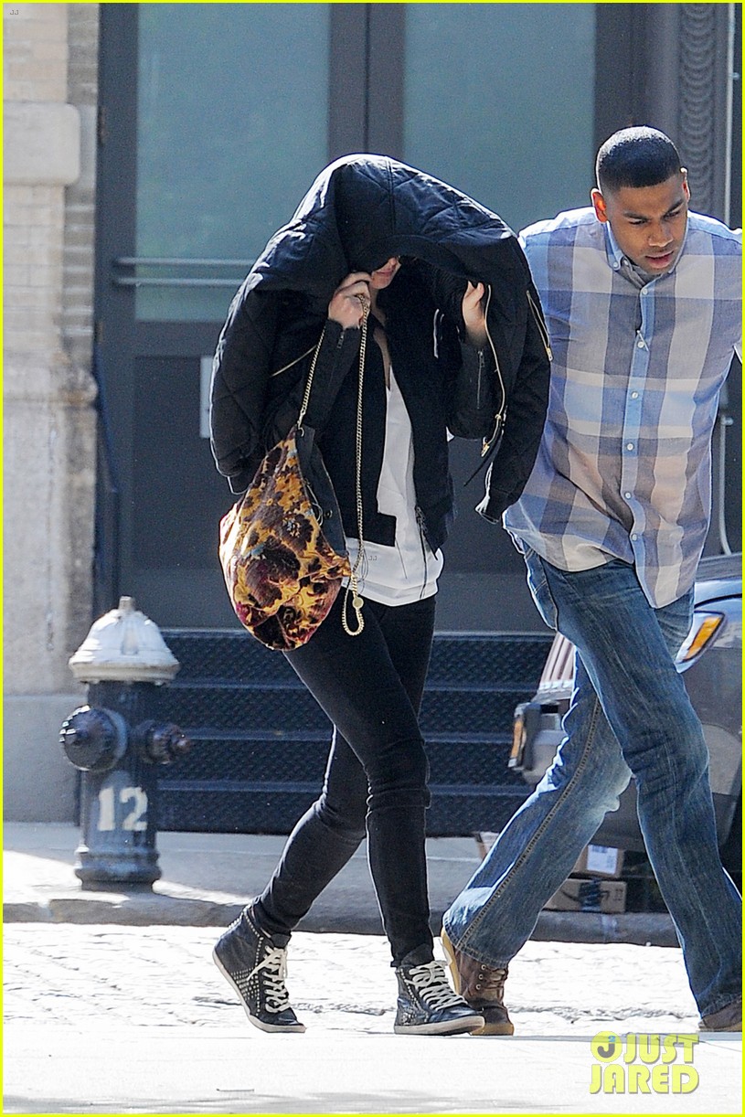 Jennifer Lawrence Shines in Silver on 'Tonight Show Starring Jimmy ...