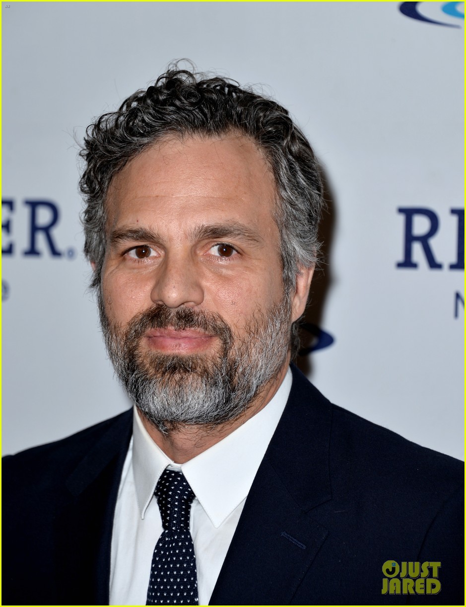Mark Ruffalo Steps Out in Style for NYC Fishermen's Ball: Photo 3660147 ...