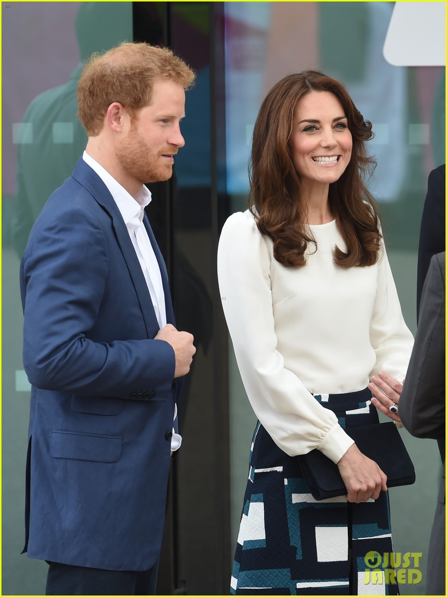 Kate Middleton Tests Her Boxing Skills with the Princes!: Photo 3657300 ...