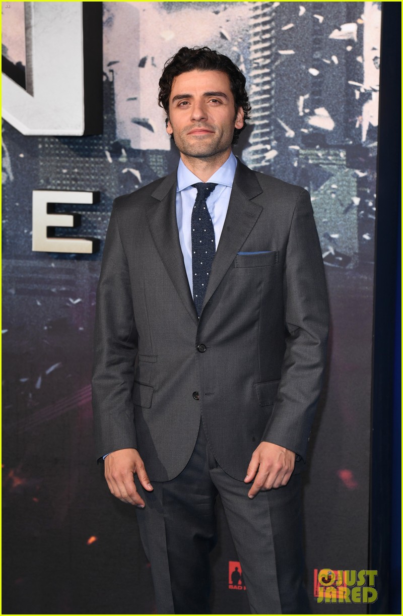 Olivia Munn & Oscar Isaac Premiere 'X-Men' with James McAvoy: Photo ...