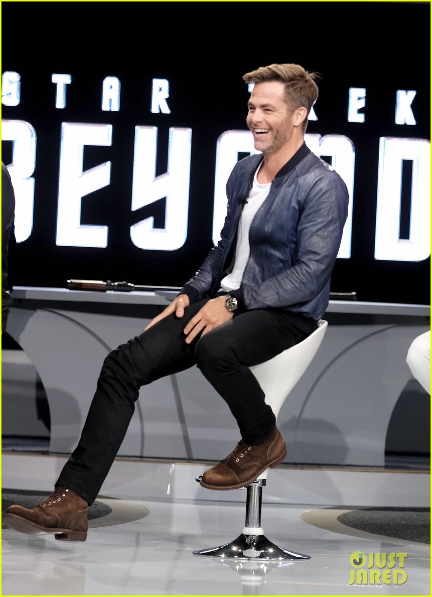 Chris Pine & Zachary Quinto Give the Vulcan Salute at 'Star Trek' Fan Event: Photo 3662408 ...