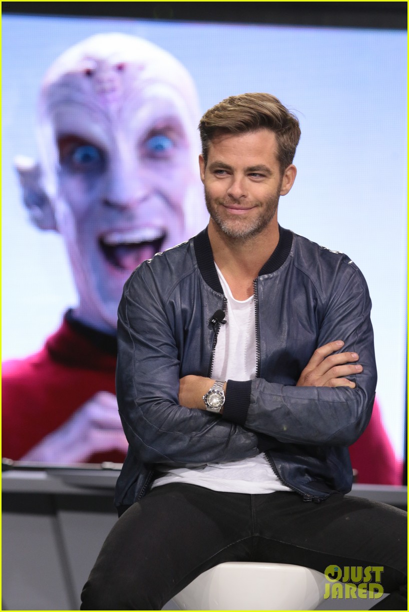 Chris Pine & Zachary Quinto Give the Vulcan Salute at 'Star Trek' Fan Event: Photo 3662421 ...