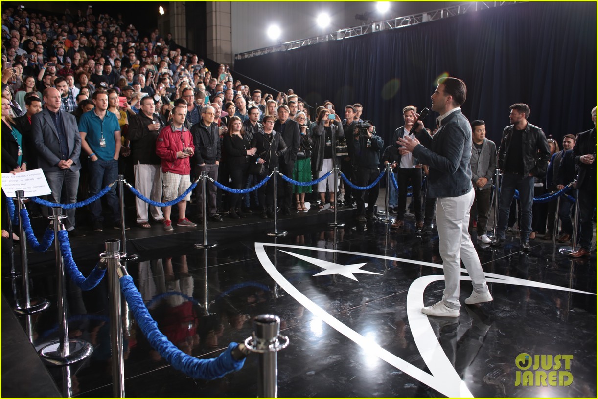 Chris Pine & Zachary Quinto Give the Vulcan Salute at 'Star Trek' Fan Event: Photo 3662429 ...