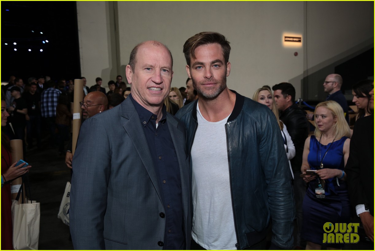 Chris Pine & Zachary Quinto Give the Vulcan Salute at 'Star Trek' Fan Event: Photo 3662434 ...