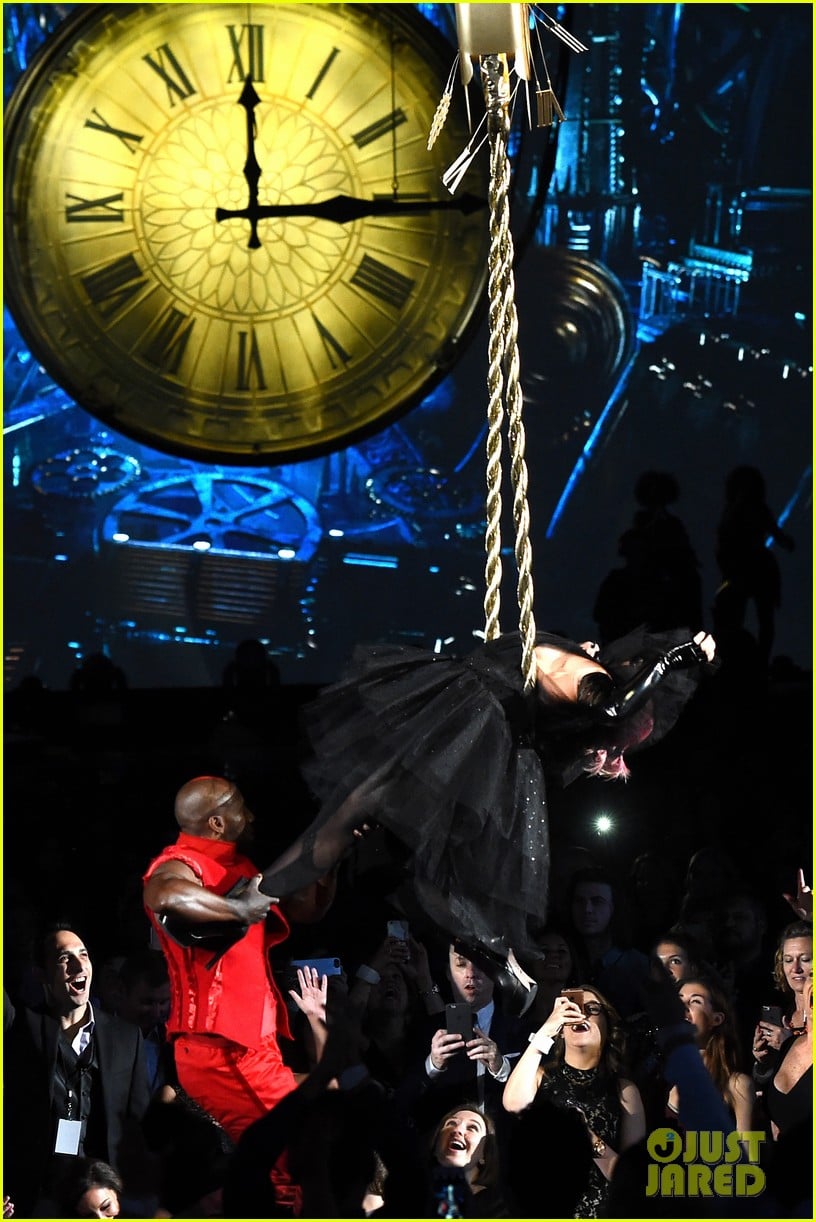 Pink's Billboard Music Awards 2016 Performance Video - Watch Now ...