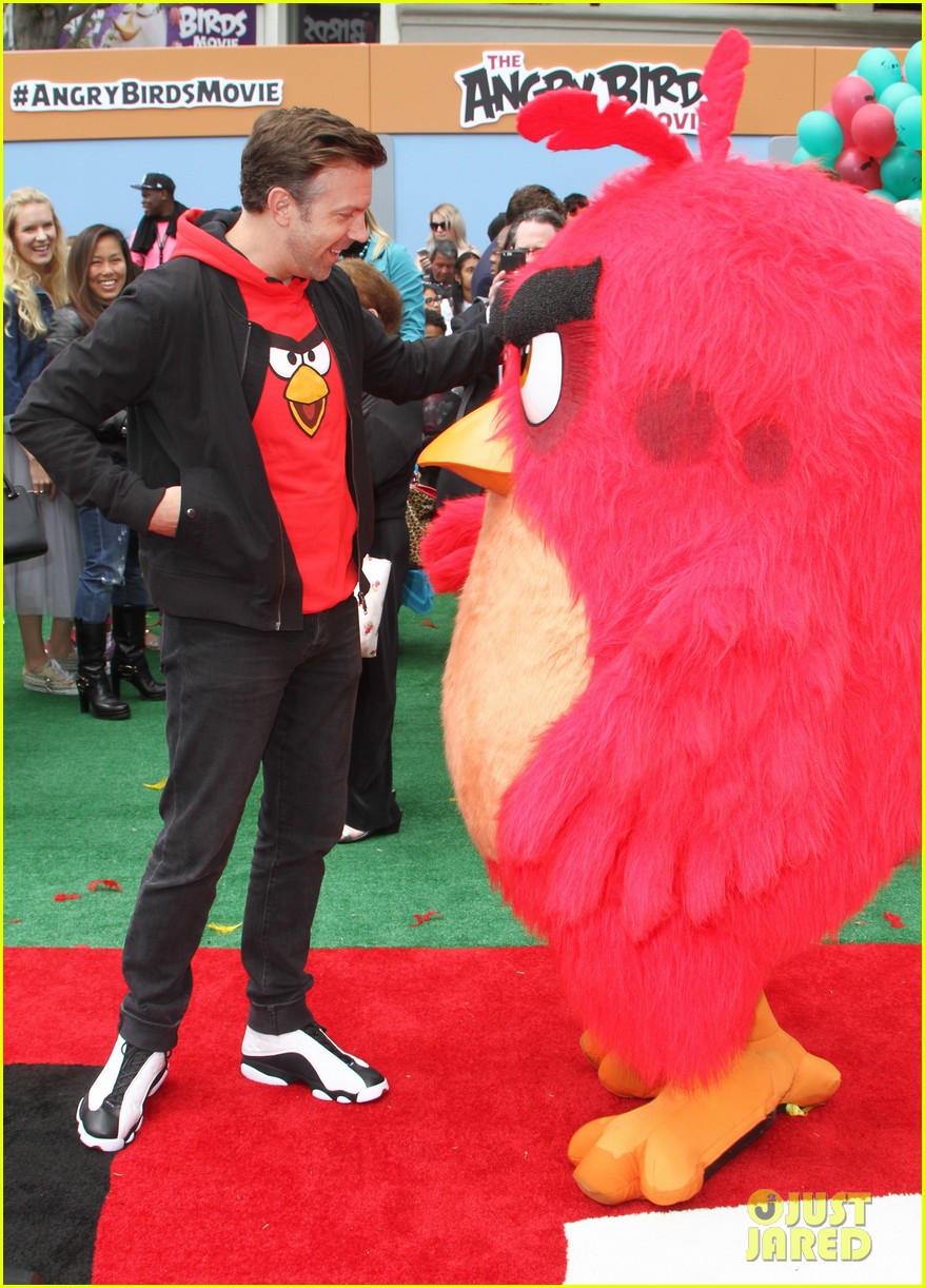 Jason Sudeikis Joins Maya Rudolph for 'Angry Birds' Premiere: Photo ...
