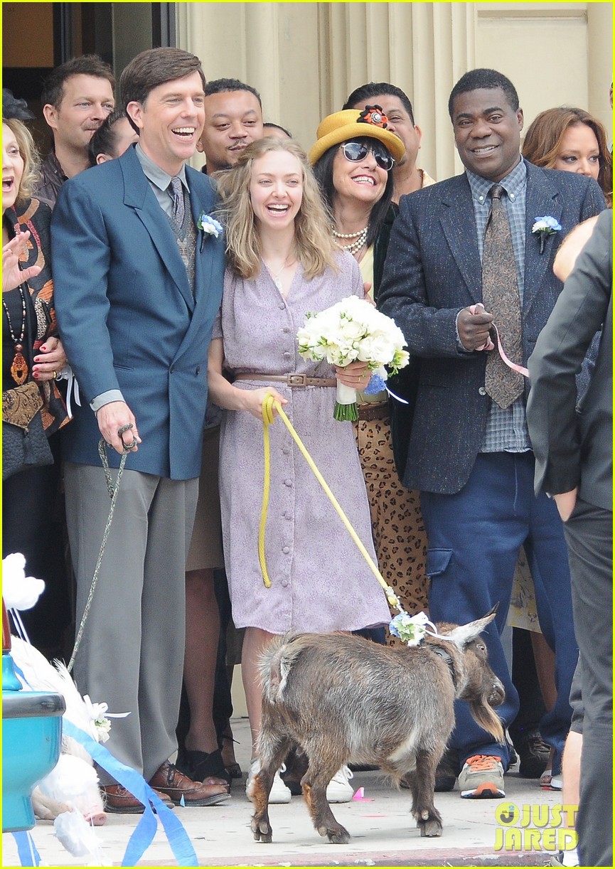 Amanda Seyfried Hangs Out With a Pig for 'The Clapper': Photo 3682784 ...