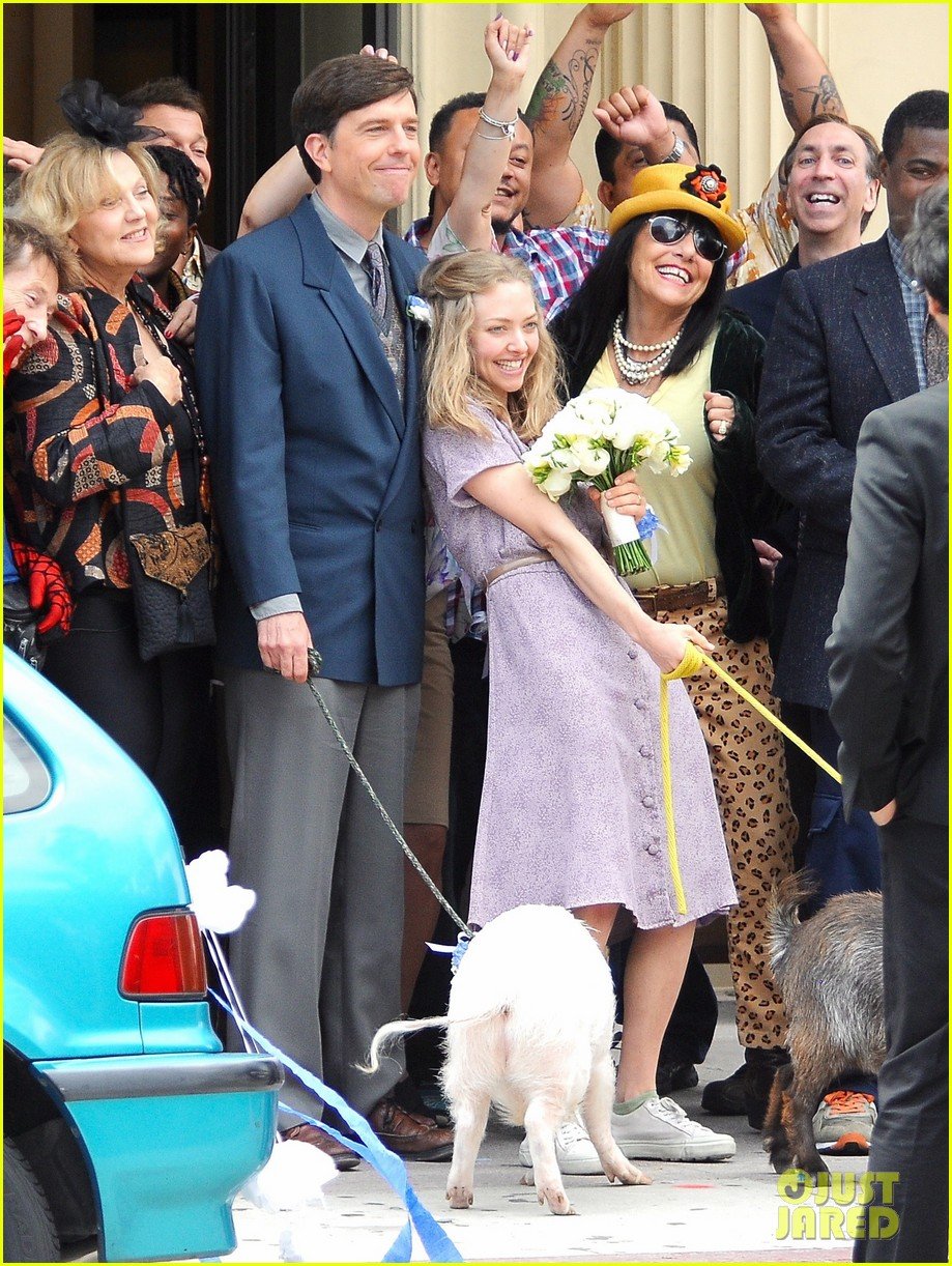 Amanda Seyfried Hangs Out With a Pig for 'The Clapper': Photo 3682790 ...